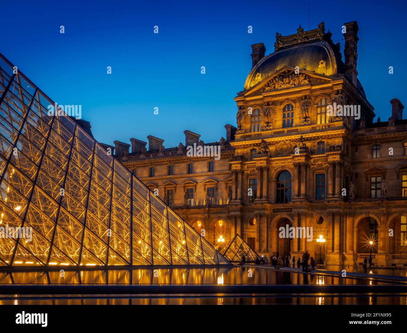 Louvre buildings hi-res stock photography and images - Alamy