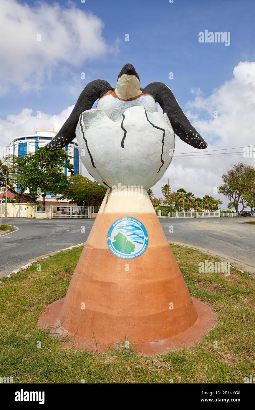 Egg statue hi-res stock photography and images - Alamy