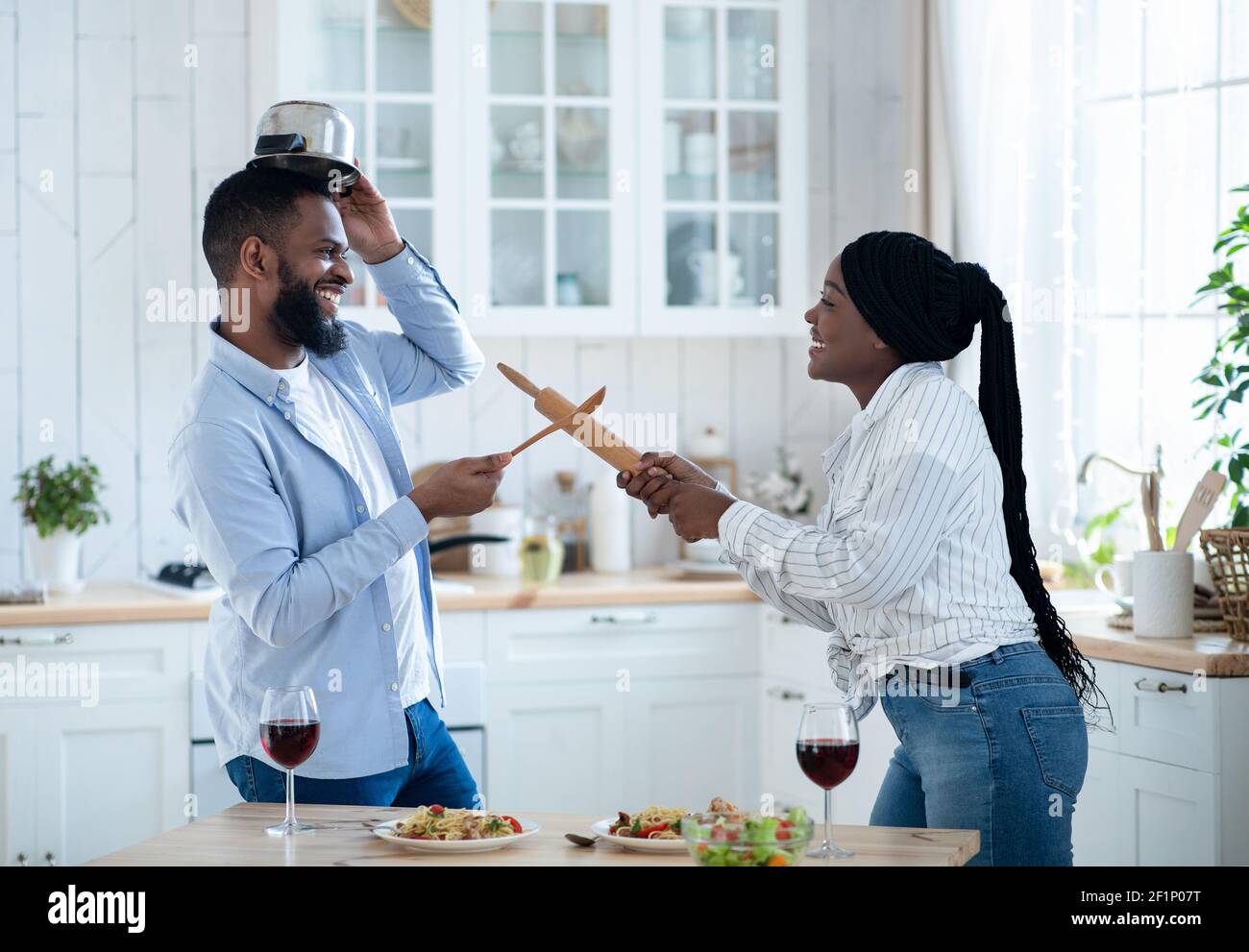 African cooking utensils hi-res stock photography and images - Alamy