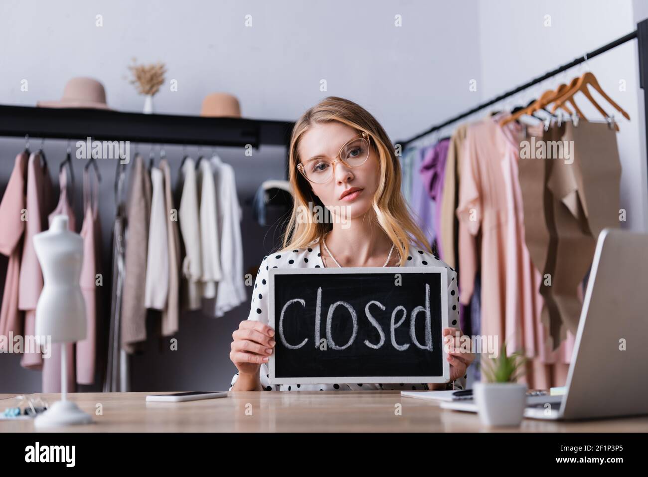 Closed mobile phone showroom hi-res stock photography and images - Alamy