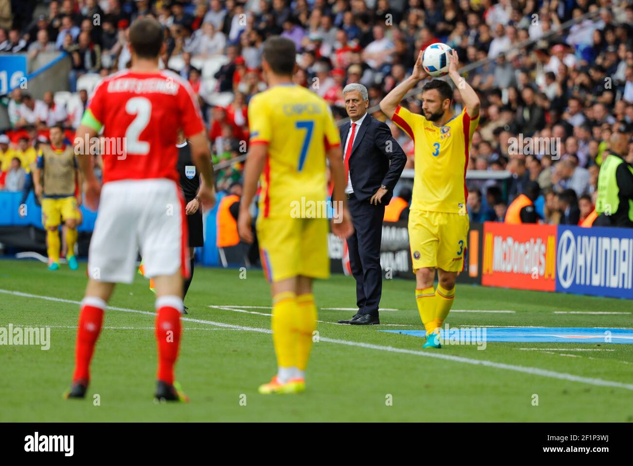 Vladimir Petkovic (SUI), Razvan Rat (ROU), Alexandru Chipciu (ROU ...