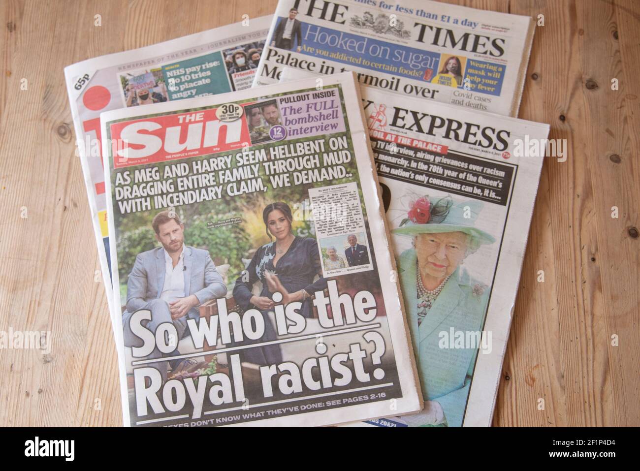 British newspapers front page hi-res stock photography and images - Alamy