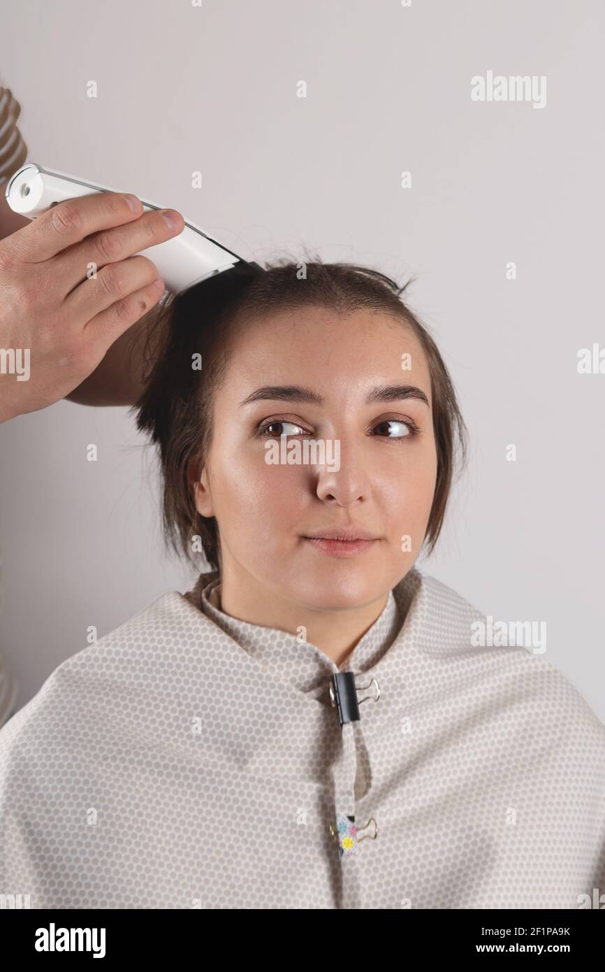 Female head shave hi-res stock photography and images - Alamy