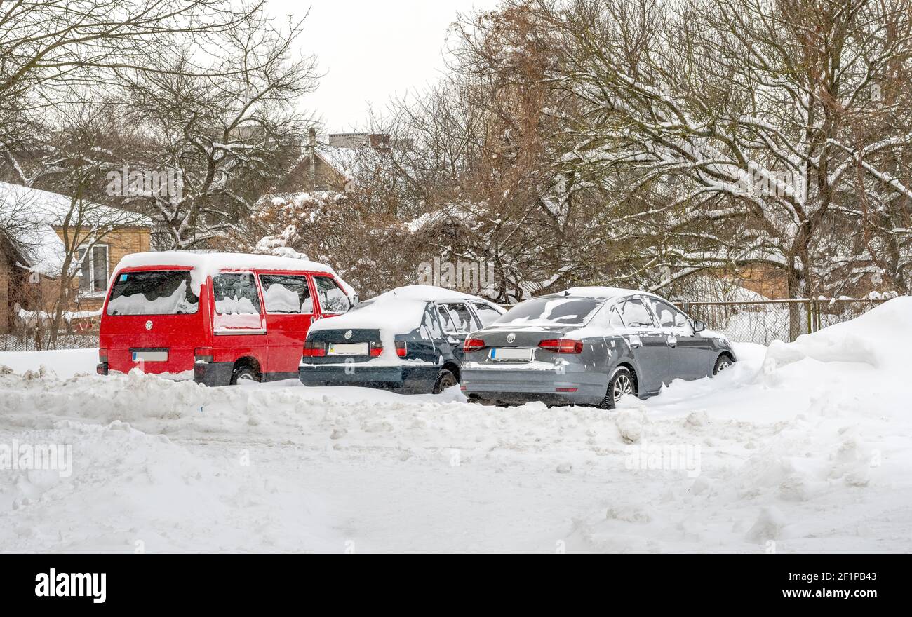 Car stuck in ice hi-res stock photography and images - Alamy
