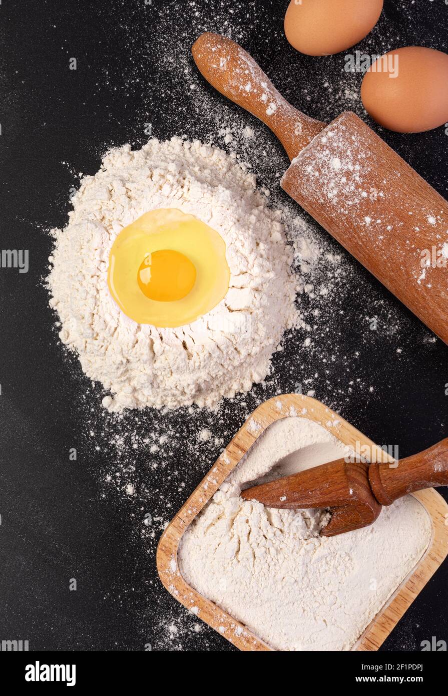 Rolling flour hi-res stock photography and images - Alamy