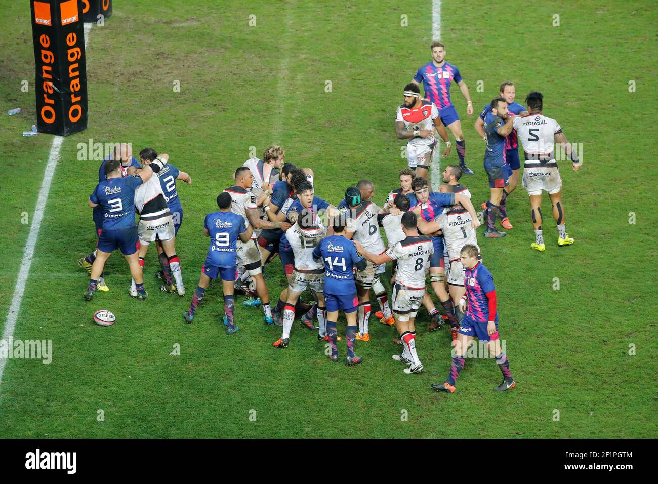 Fighting between both teams during the French Championship Top 14 rugby ...