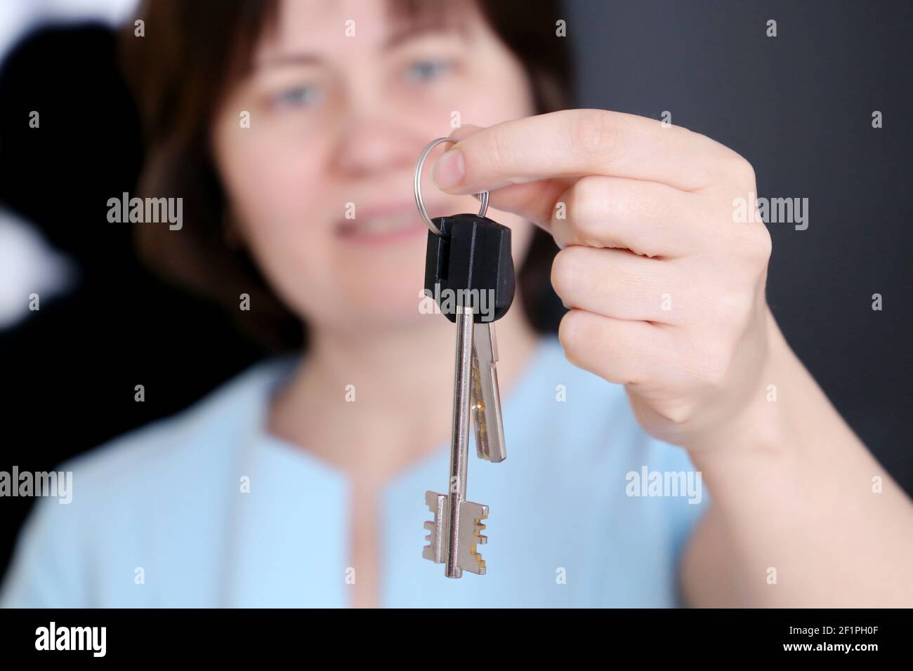 Woman house keys hi-res stock photography and images - Alamy