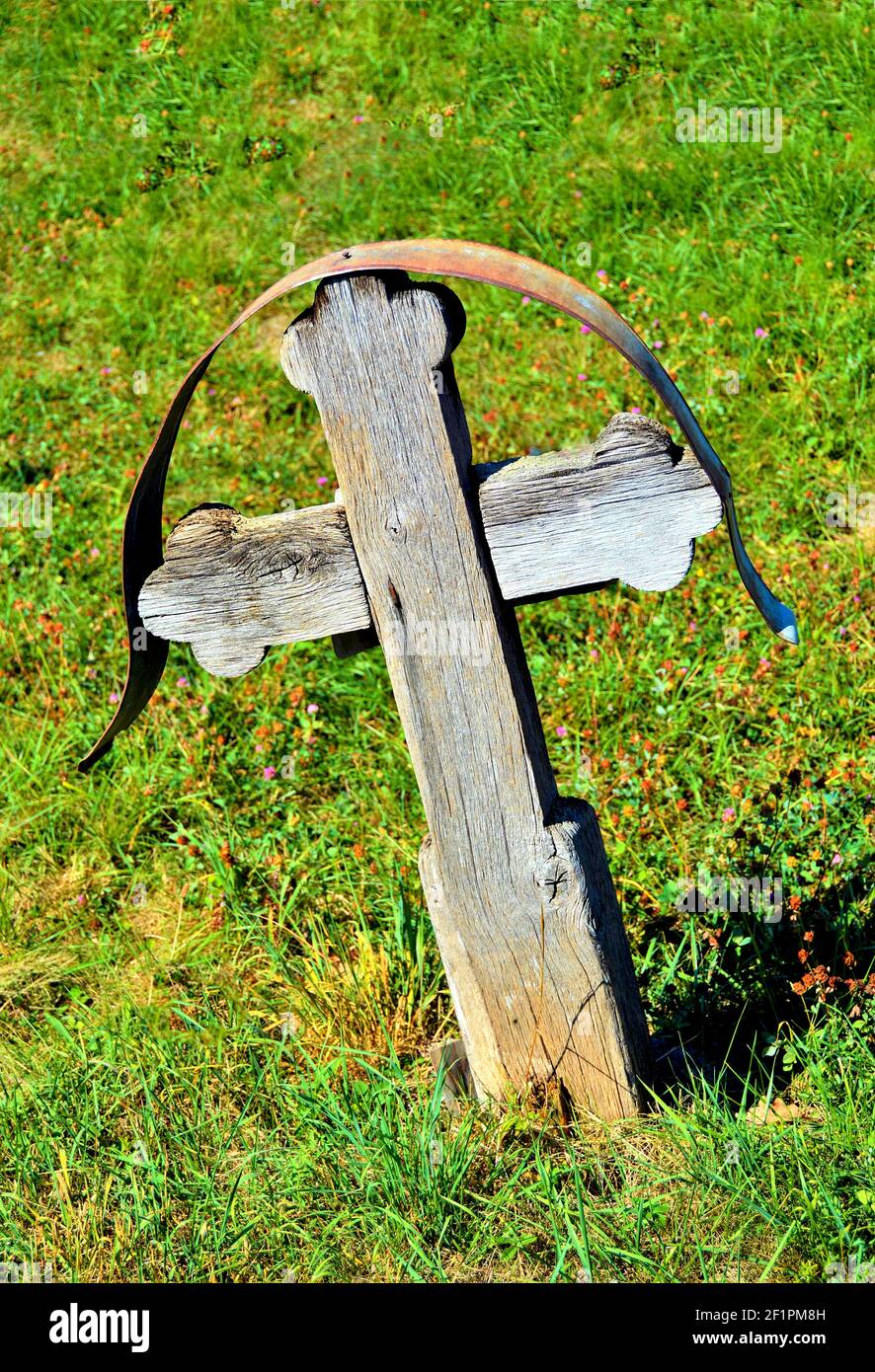 Cross grassy field cemetery cemetery hi-res stock photography and ...