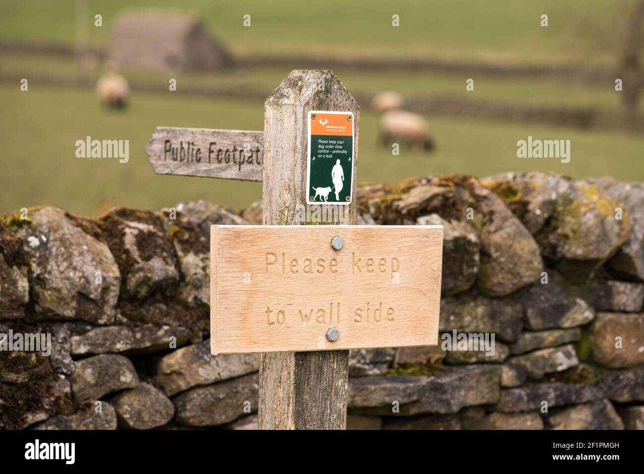 Signposted footpath hi-res stock photography and images - Alamy