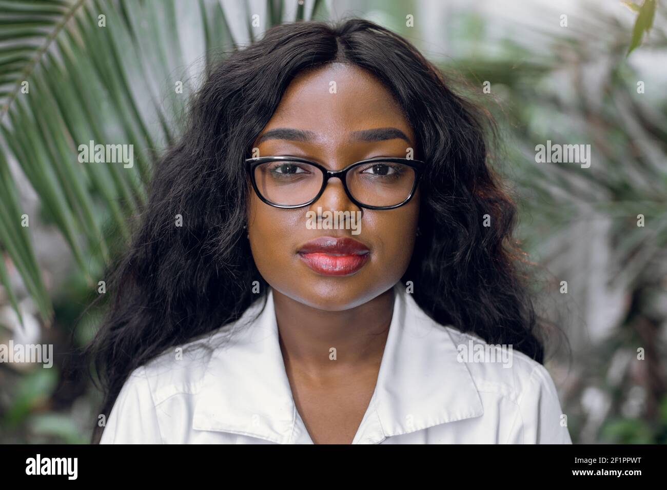 African scientist greenhouse hi-res stock photography and images - Alamy