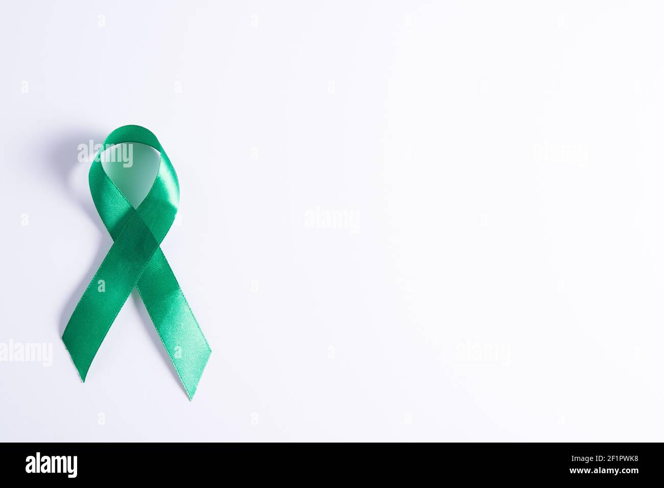 World kidney day, green ribbon awareness of kidney disease isolated ...
