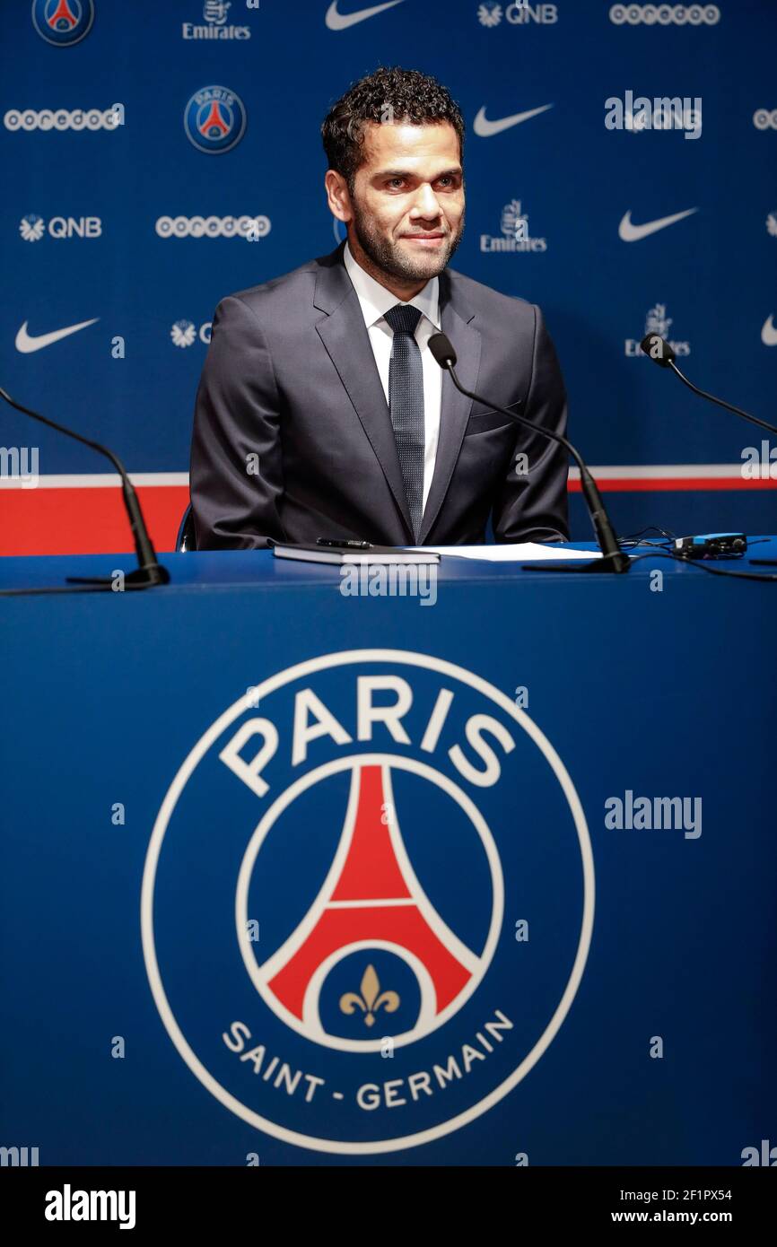 Paris Saint-Germain's new signing Dani Alves new brazilian defender at ...