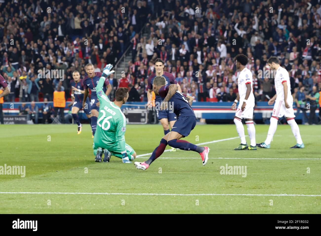 DANIEL ALVES DA SILVA (PSG) scored the first goal against Sven Ulreich ...