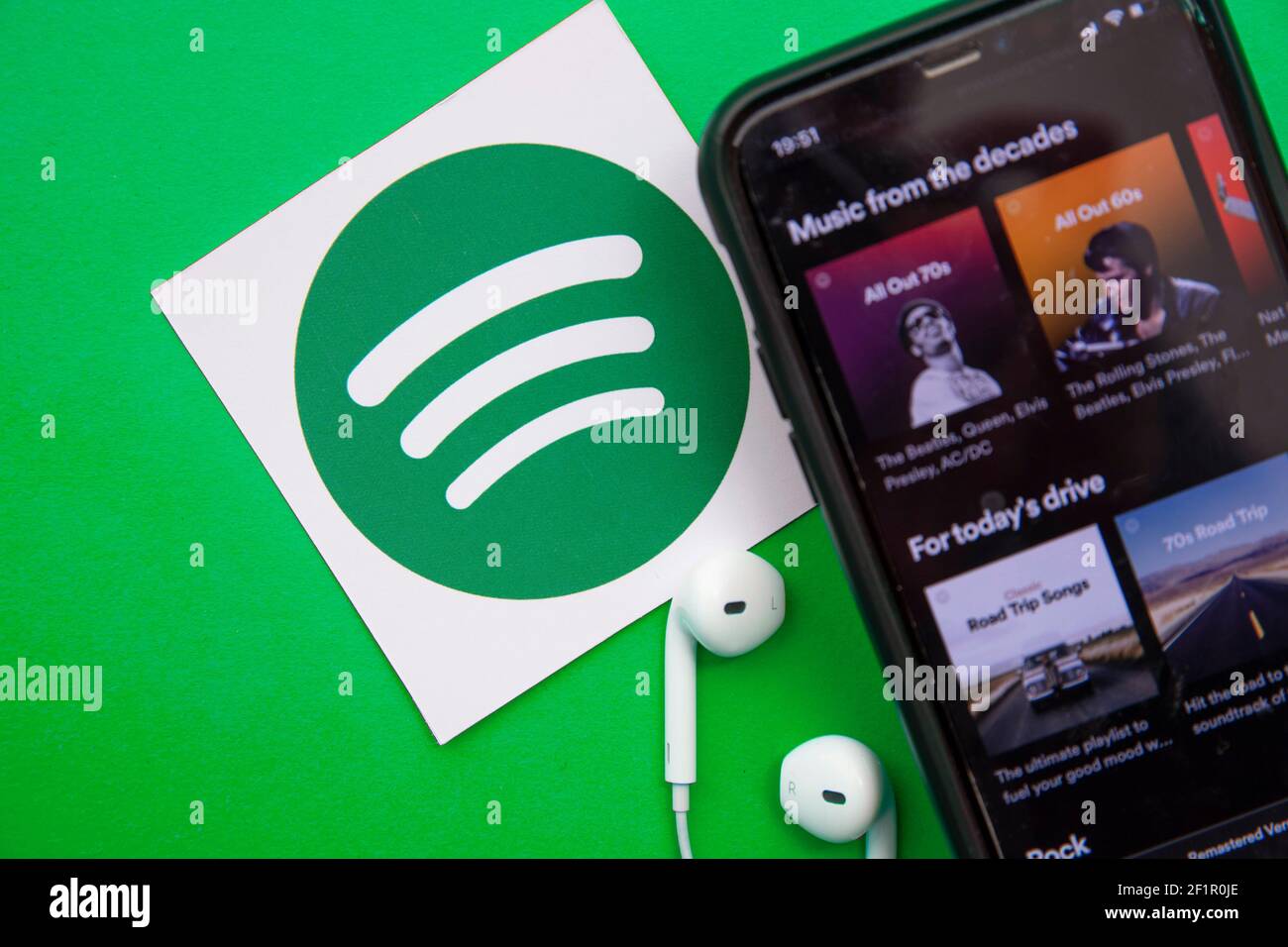 Spotify logo headphones hi-res stock photography and images - Alamy