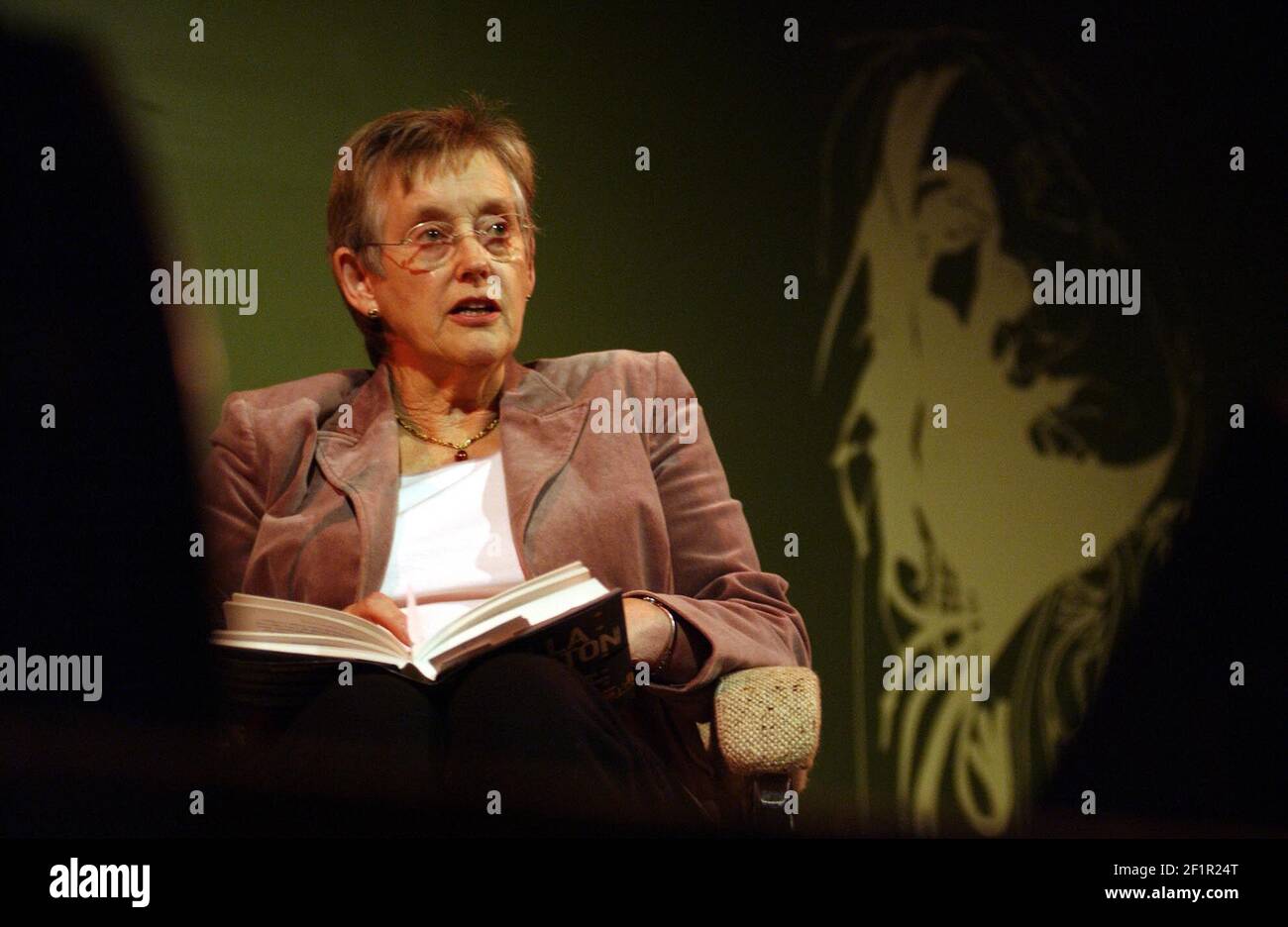 STELLA RIMMINGTON TALKING AT THE CHELTENHAM LITERARY FESTIVAL.12/10/04 ...