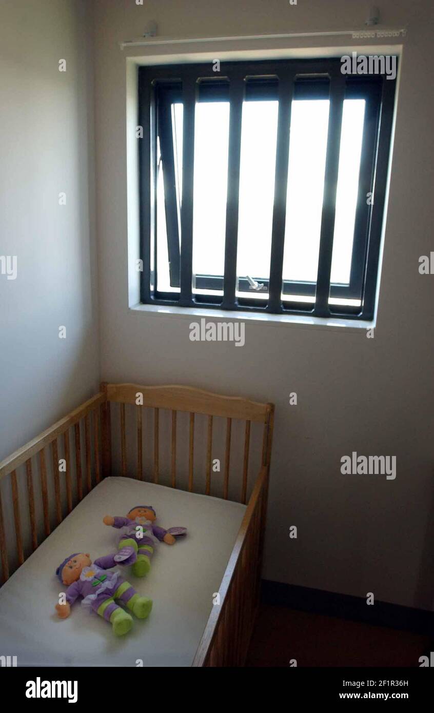 Hmp bronzefield prison hi-res stock photography and images - Alamy