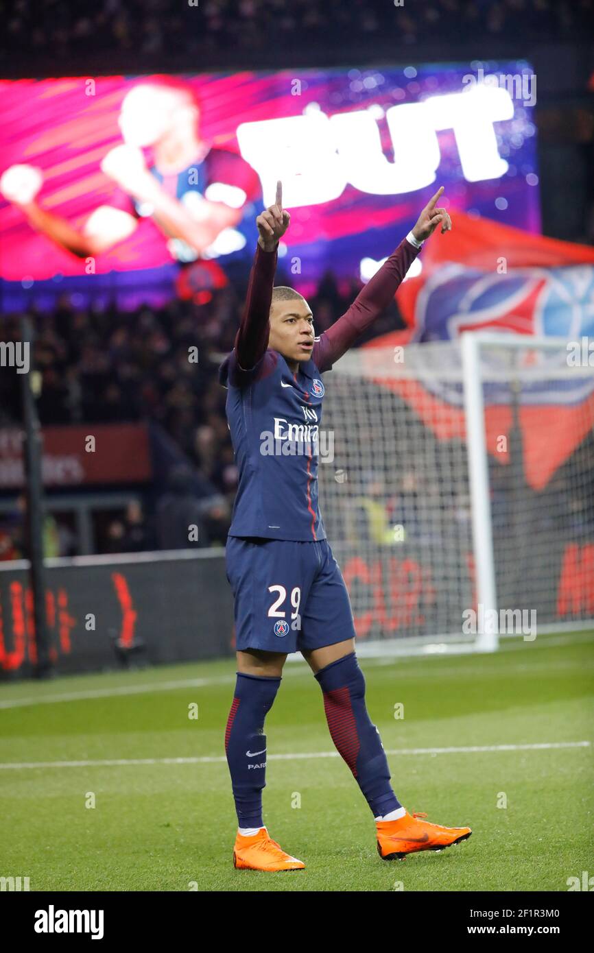 Celebration de kylian mbappe hi-res stock photography and images - Alamy