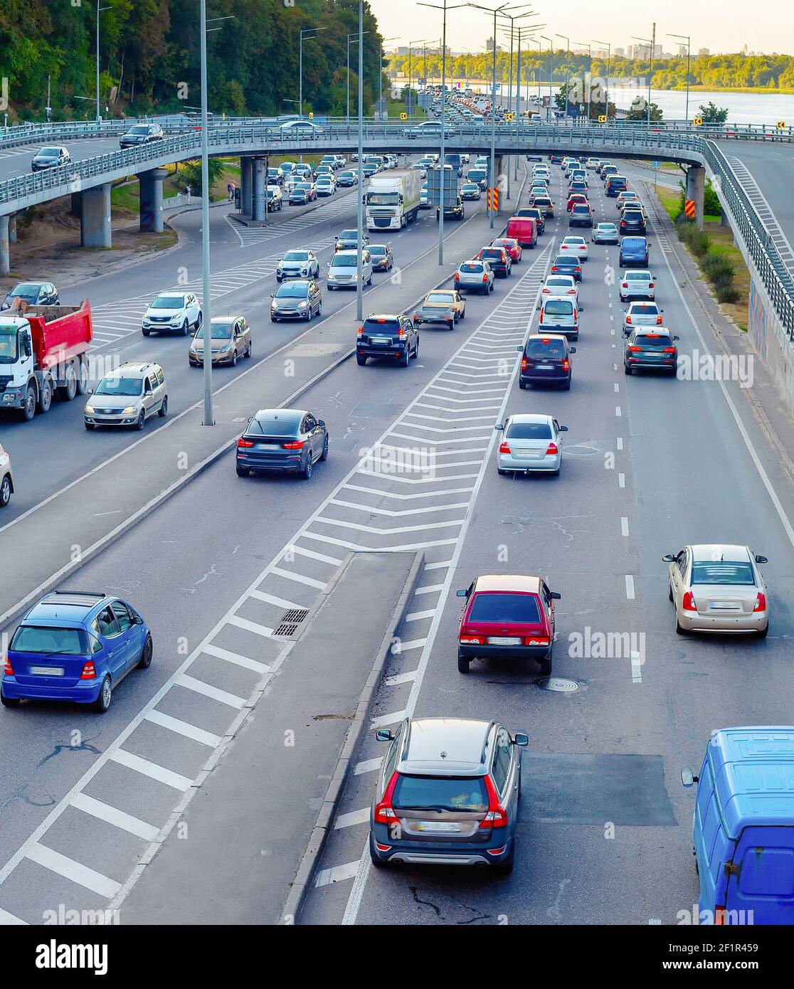 Car traffic driving busy river hi-res stock photography and images - Alamy