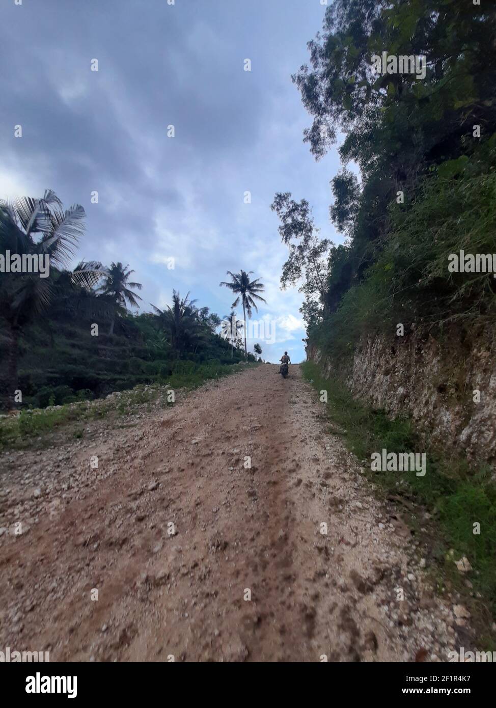 Narrow gravel path hi-res stock photography and images - Alamy
