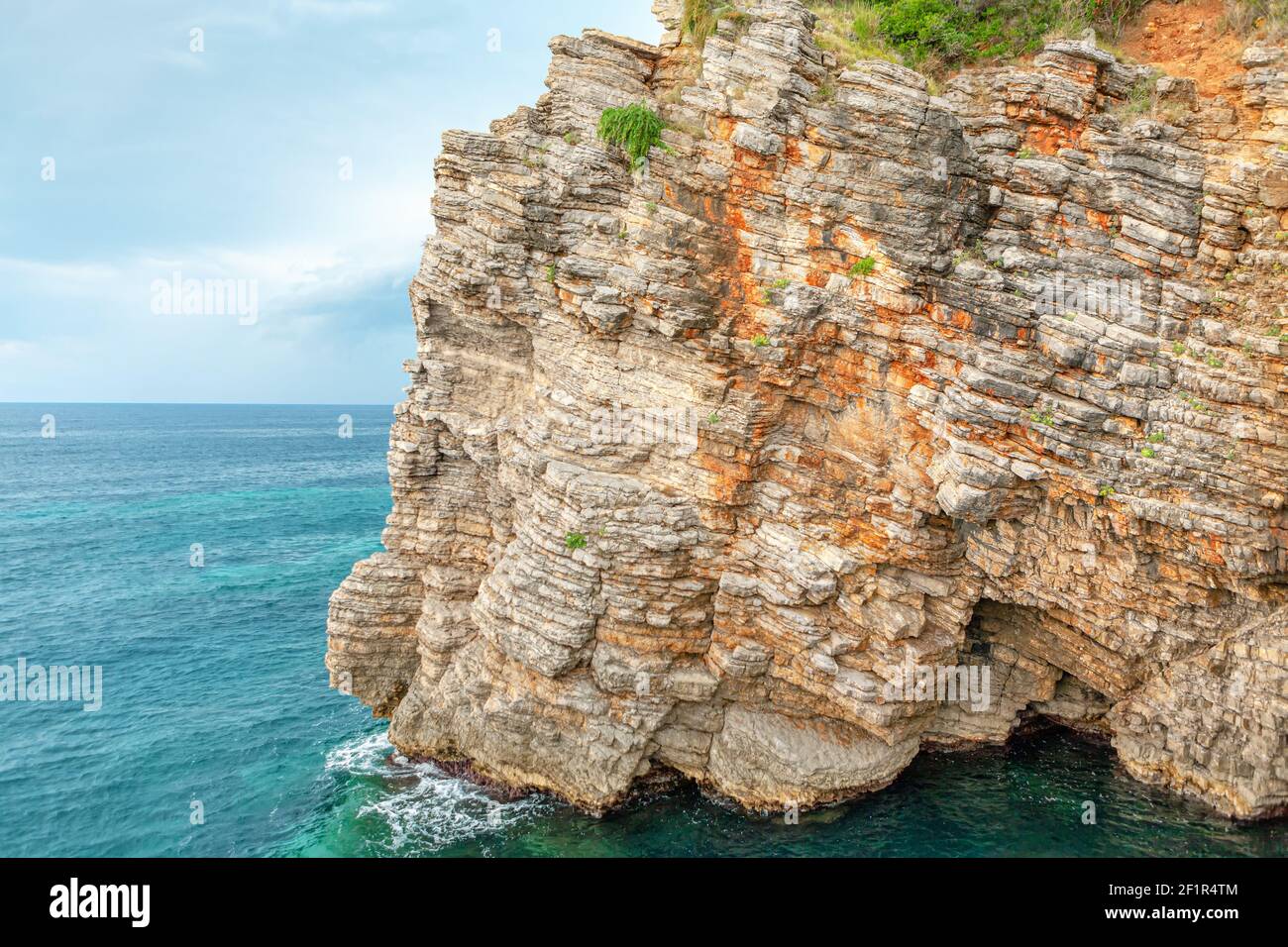 Sedimentary rock layers cliff hi-res stock photography and images - Alamy