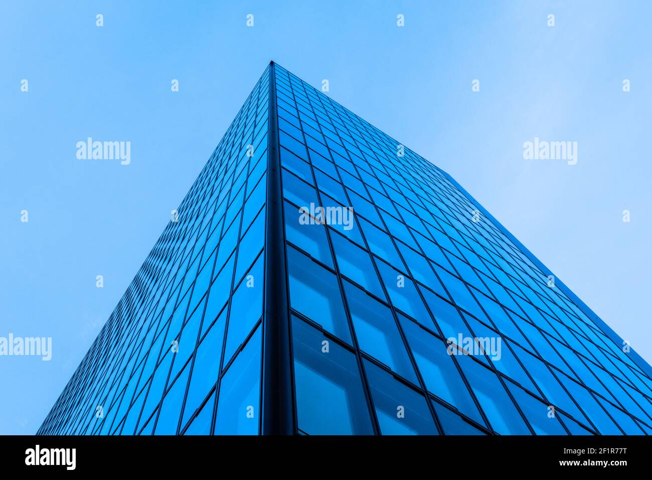 Clean facade hi-res stock photography and images - Alamy