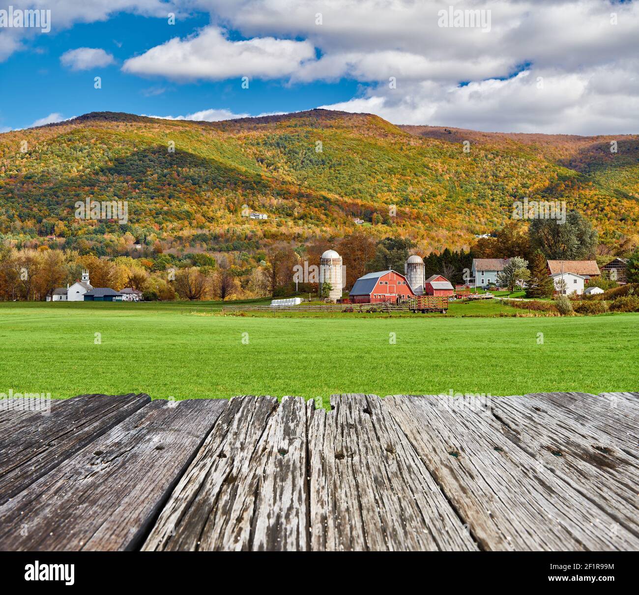 Farm with red barn and silos in Vermont Stock Photo - Alamy