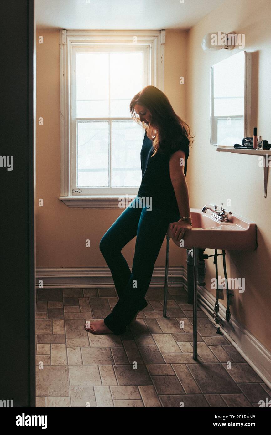 Female leaning on table vintage hi-res stock photography and images - Alamy