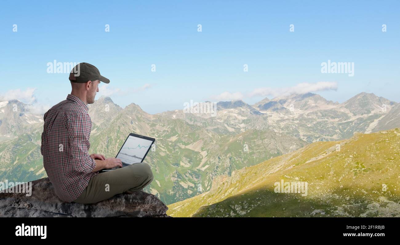 Working remotely outdoors hi-res stock photography and images - Alamy