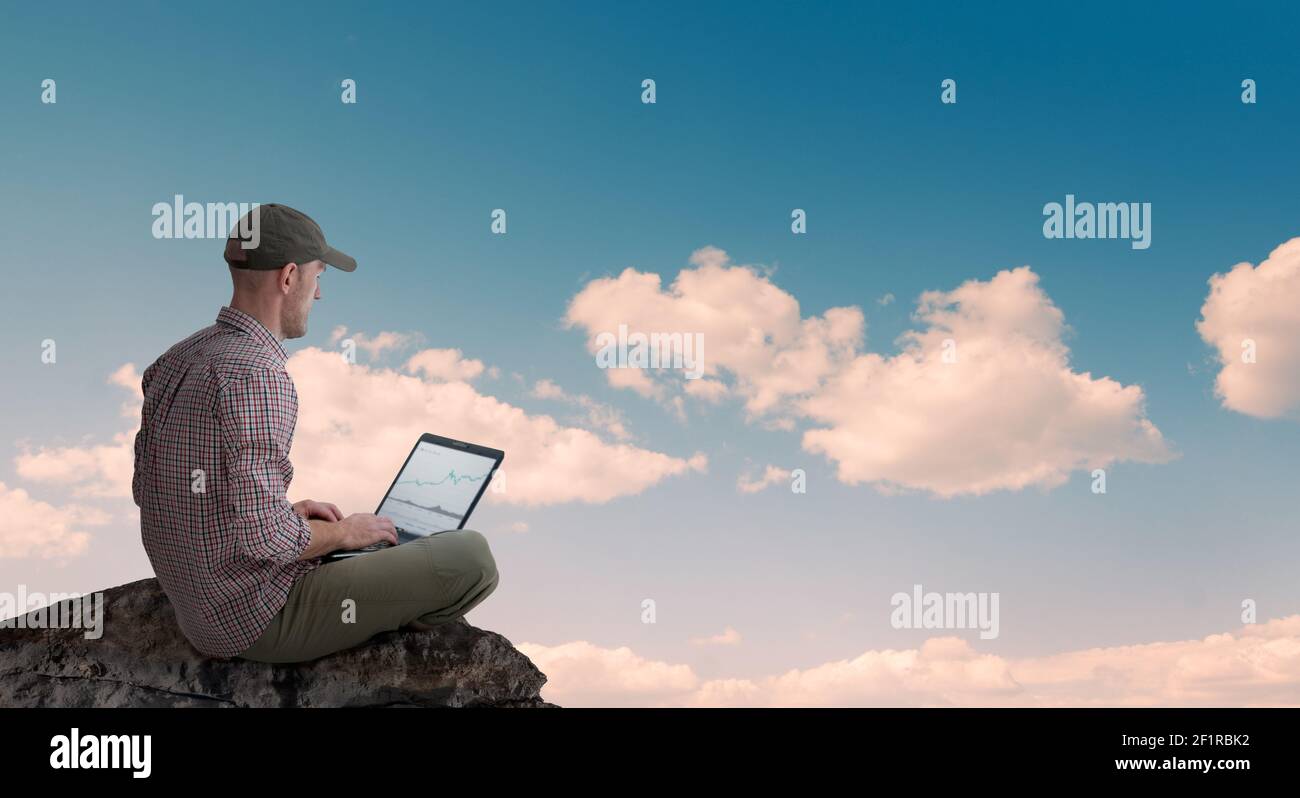 Working remotely mountains hi-res stock photography and images - Alamy