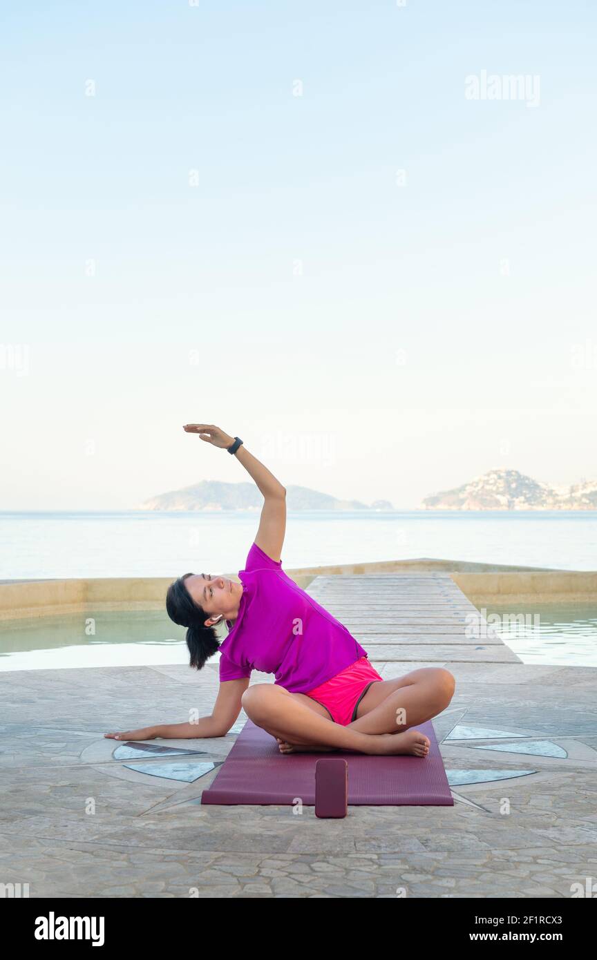Woman fitness class pool hi-res stock photography and images - Alamy