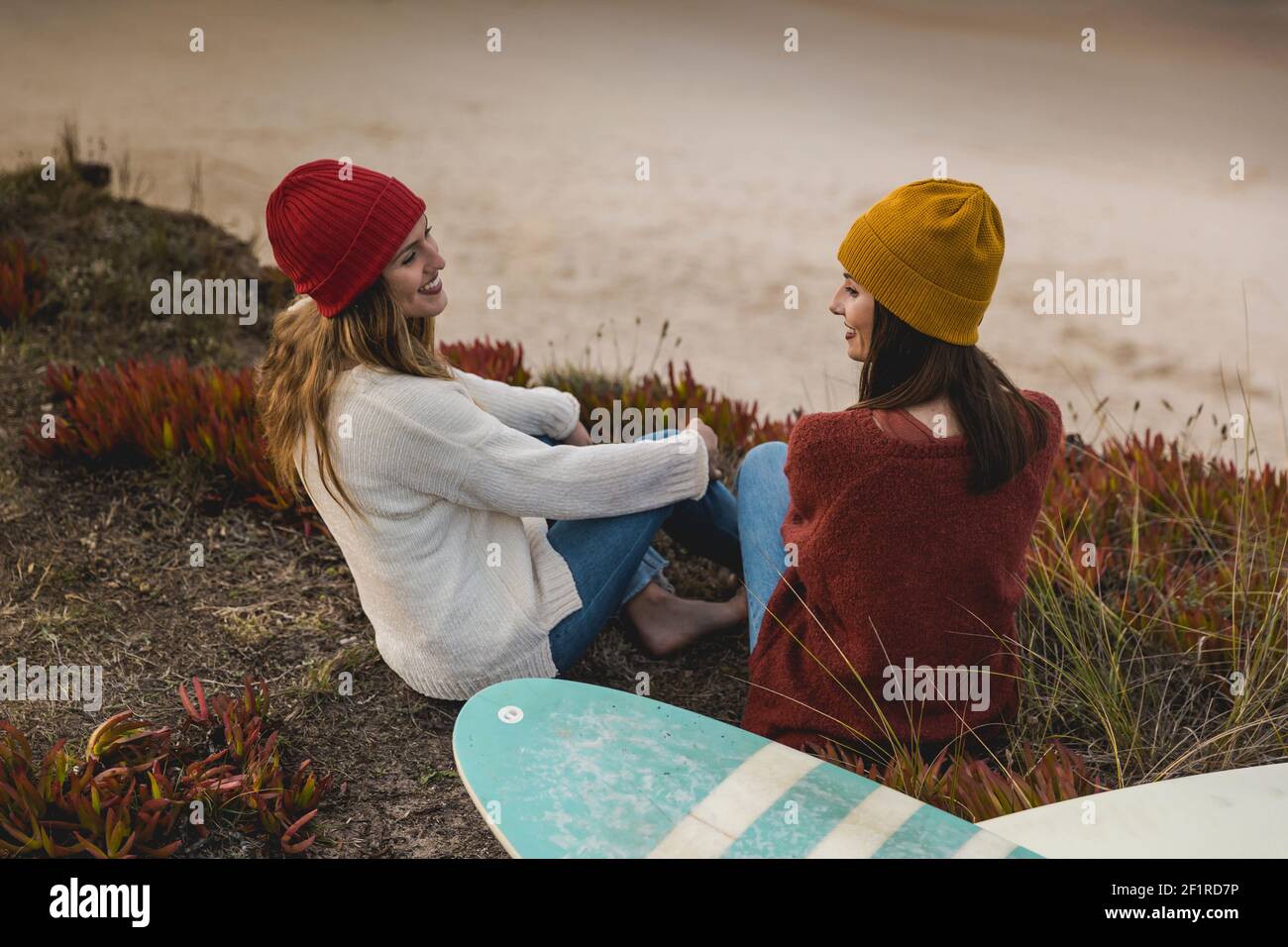 Girls surf board hi-res stock photography and images - Alamy