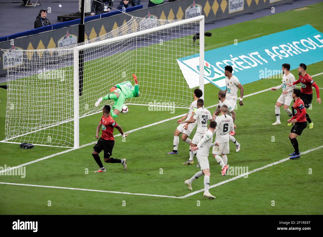 Edson MEXER (Stade Rennais Football Club) headed the ball and scored a ...