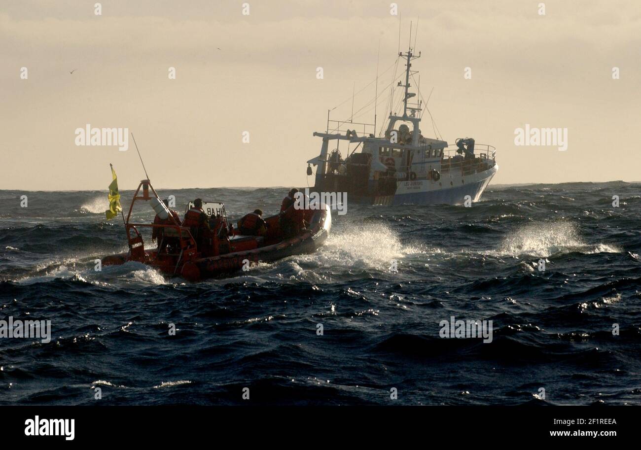 GREENPEACE CAMPAIGN IN THE ENGLISH CHANNEL AGAINST TWIN TRAWLER FISHING ...
