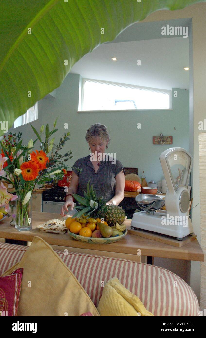 LUCY NEAL IN HER TOOTING HOME. 19/10/05 TOM PILSTON Stock Photo - Alamy