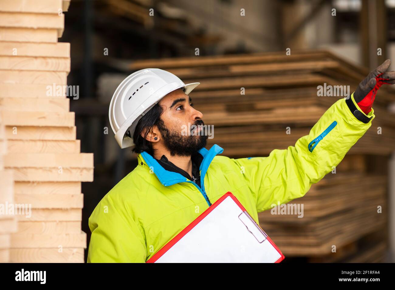 Yellow jacket worker hi-res stock photography and images - Alamy