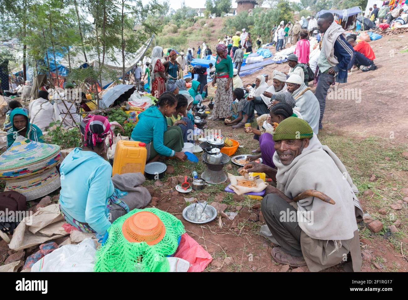 Pilgrims eating at their campsite at Lalibela in Ethiopia Stock Photo ...