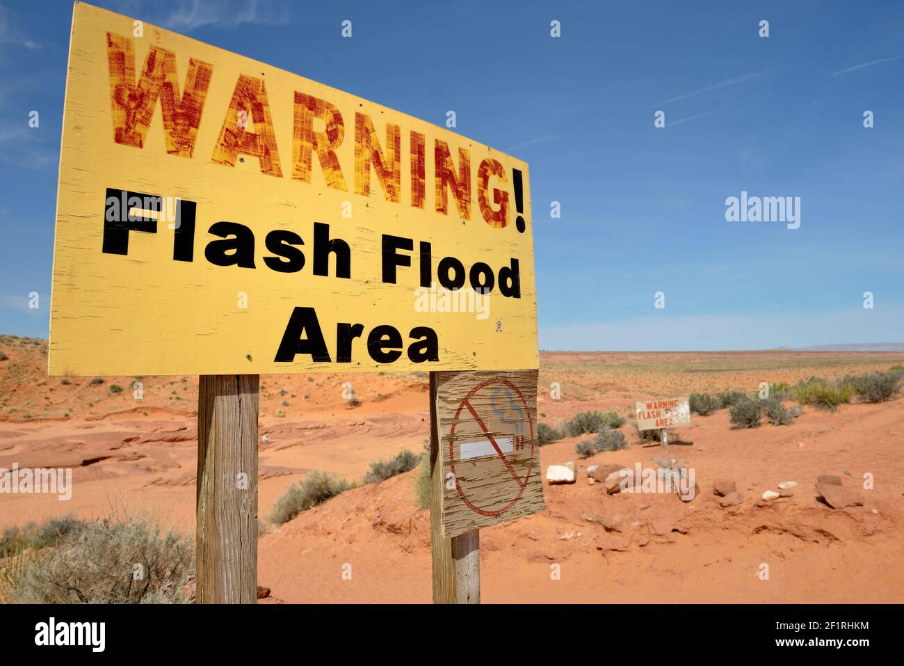 Flood area sign hi-res stock photography and images - Alamy