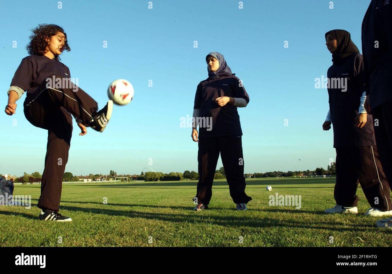 MUSLIM WOMANS FOOTBALL TEAM PRACTICE IN NORTHWICK PARK BEFORE GOING TO ...