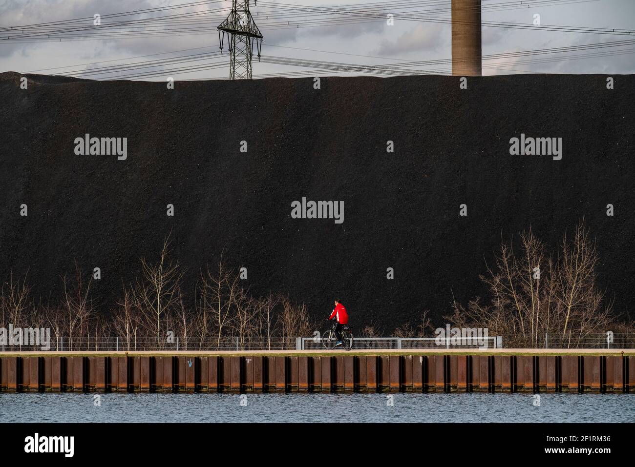 Coal dump, coal stockpile, power station coal, for the STEAG combined heat and power plant Herne ...