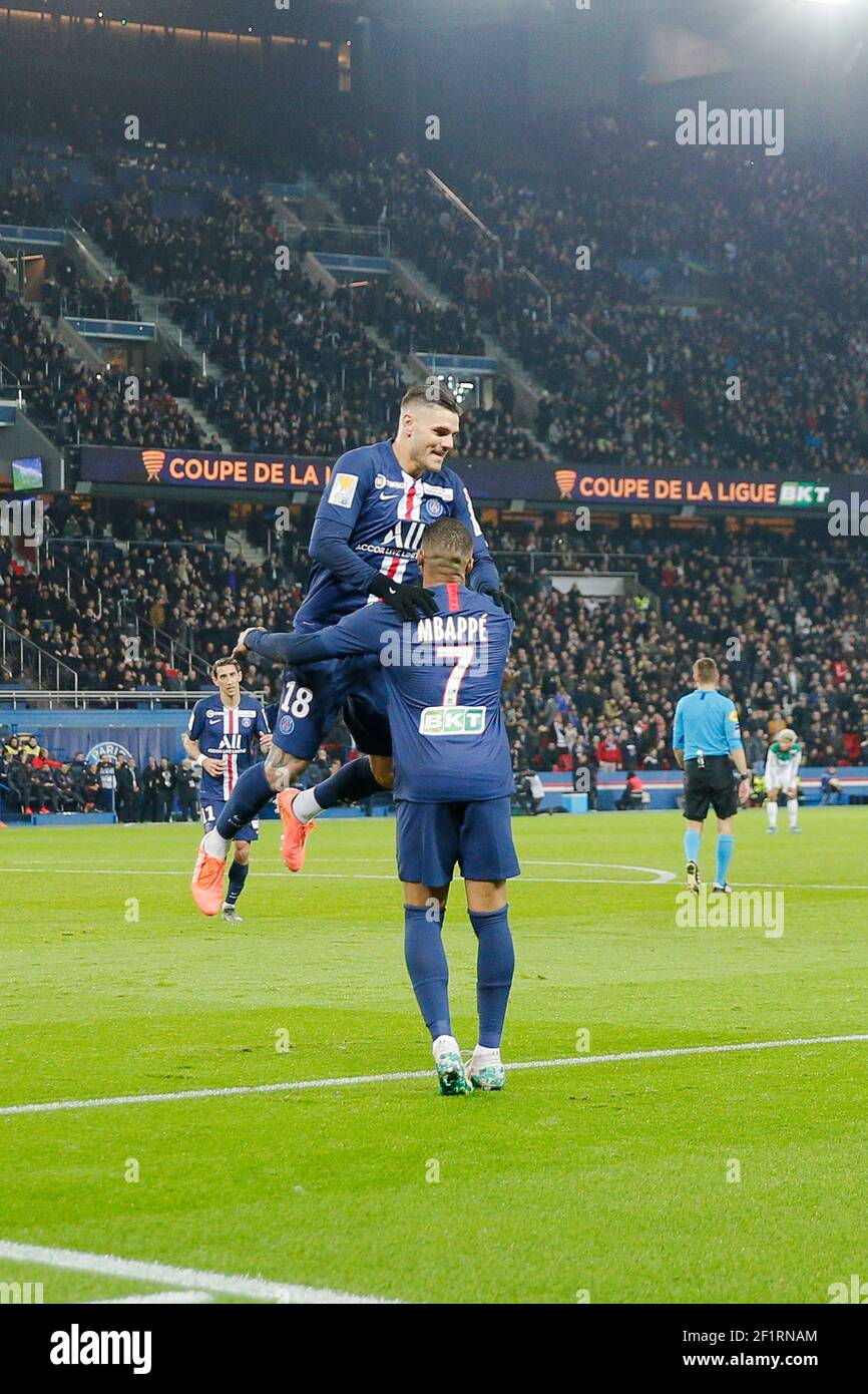 Kylian mbappe psg celebration arms hi-res stock photography and images ...