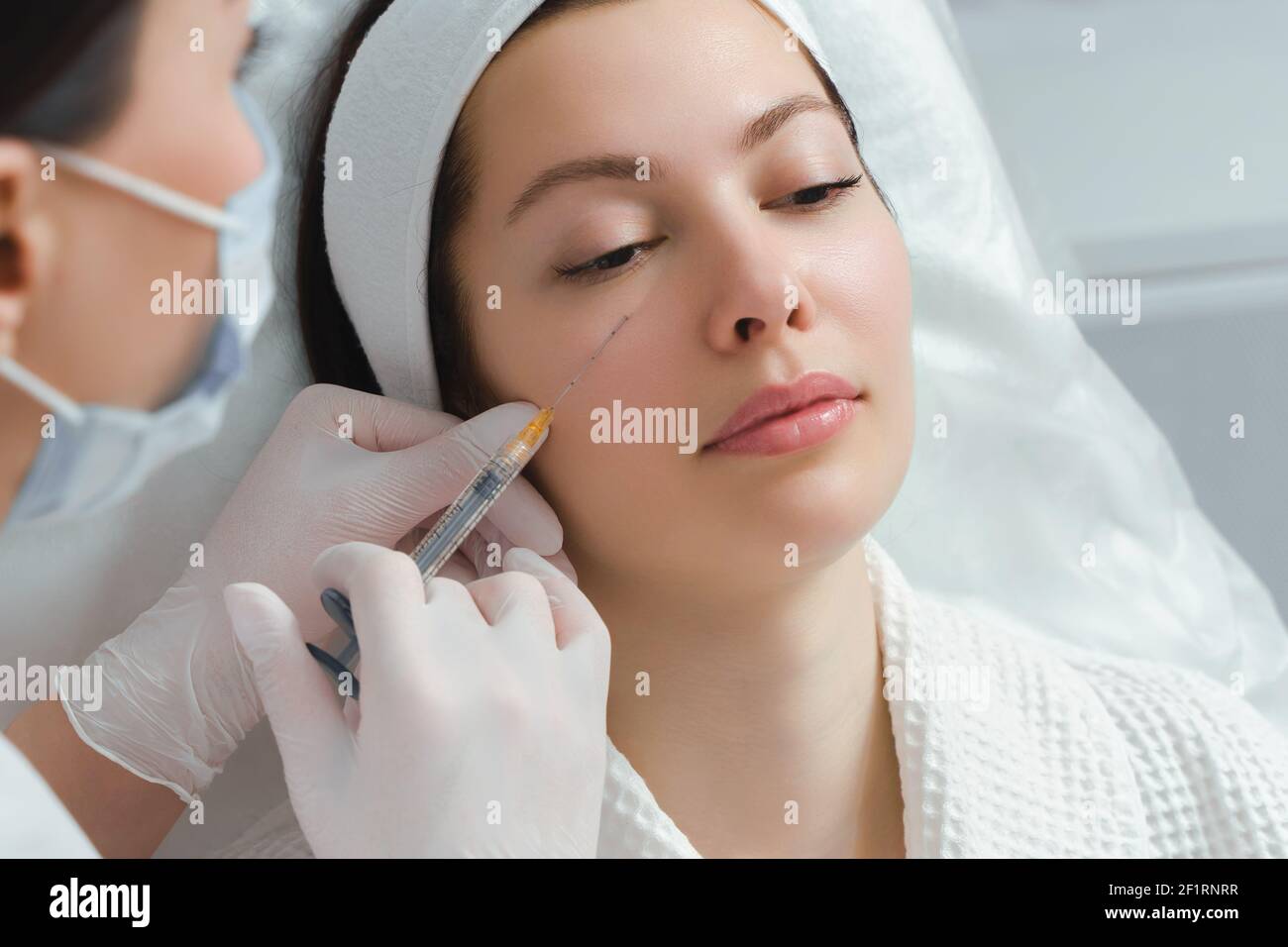 Doctor injection lady hi-res stock photography and images - Alamy