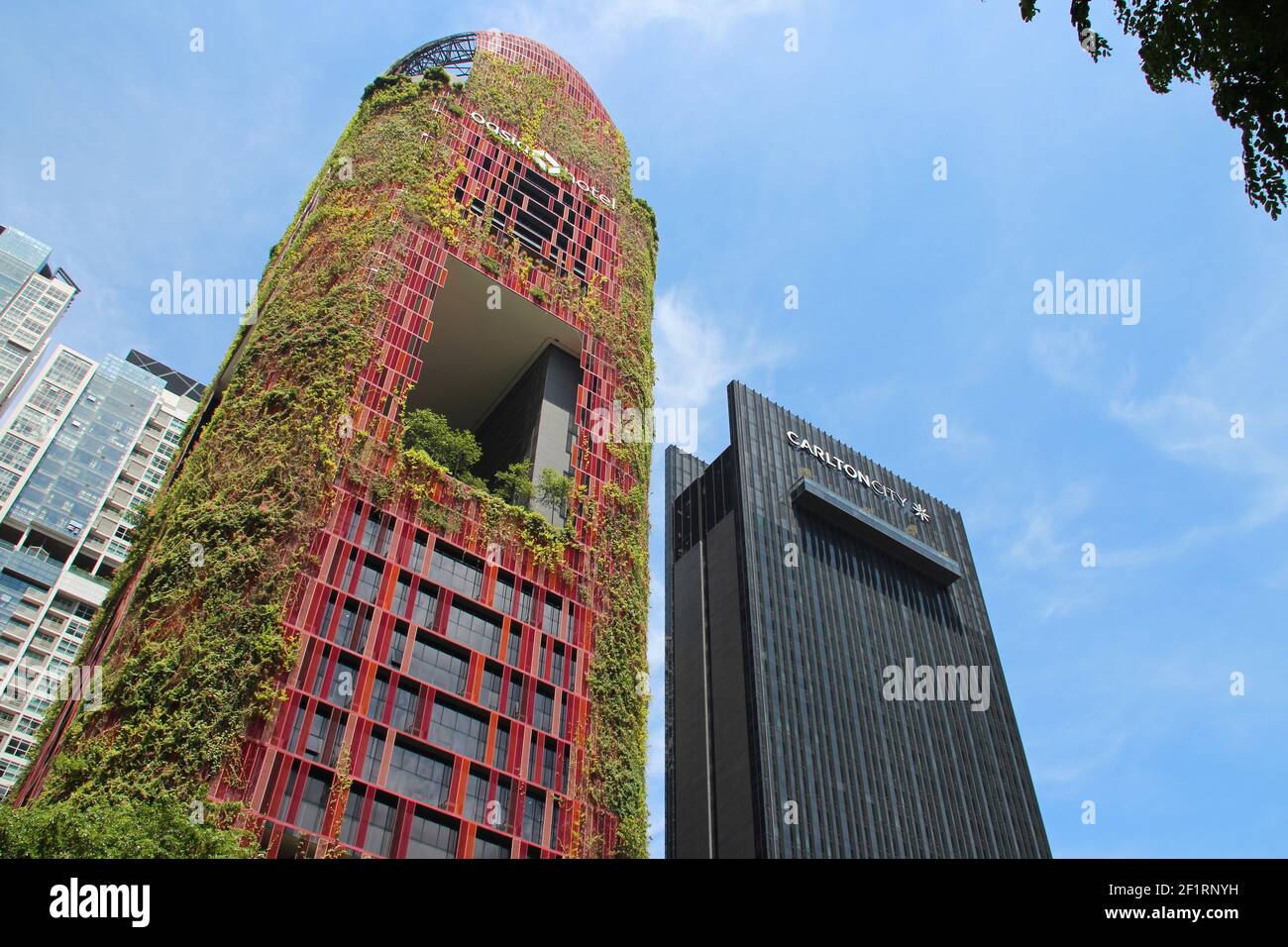 modern glass buildings in singapore Stock Photo - Alamy