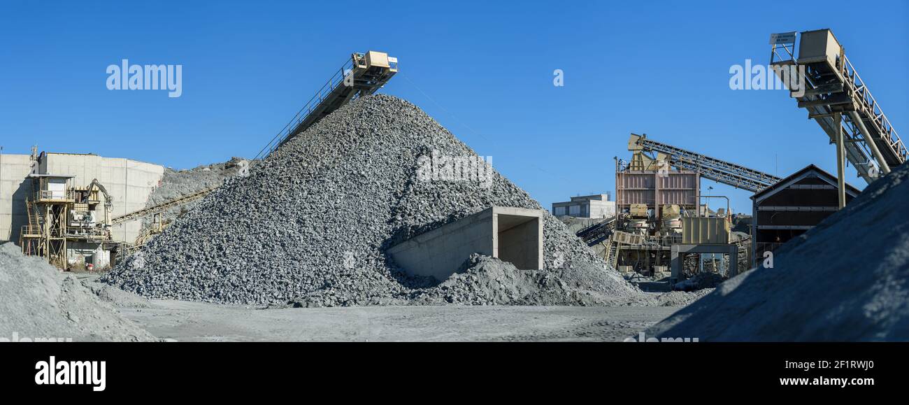 Sand stockpile hi-res stock photography and images - Alamy