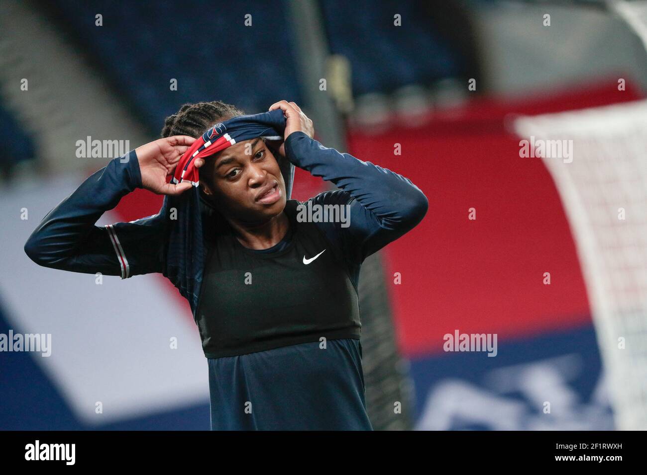 Marie-Antoinette Katoto (PSG Feminin) left the game after been hurted ...