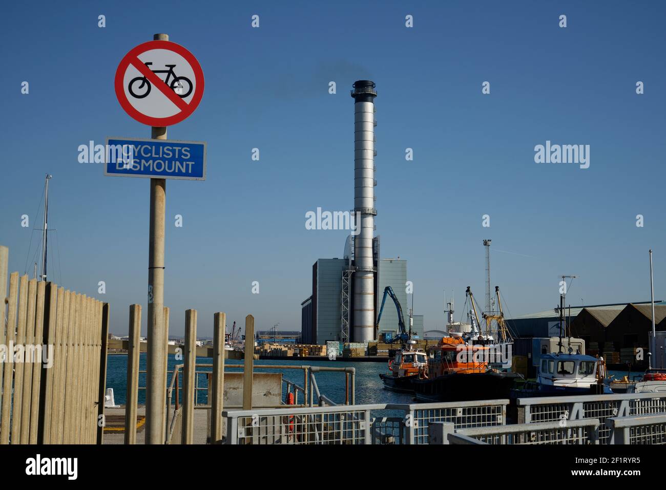 Shoreham gas-fired power station at Southwick, Portslade docks near ...