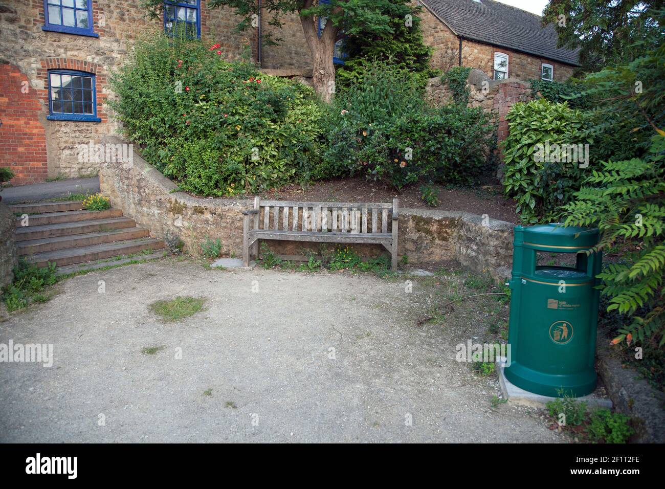 English rubbish bin hi-res stock photography and images - Alamy