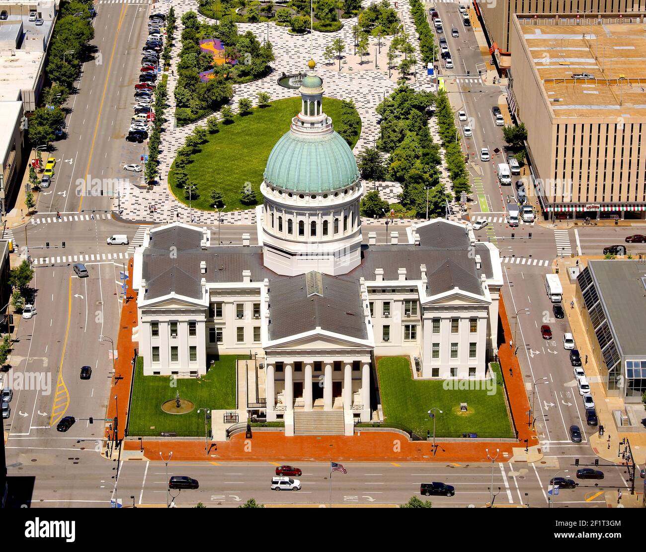 The Old Courthouse, St Louis, Missouri, viewed from top of the Gateway ...