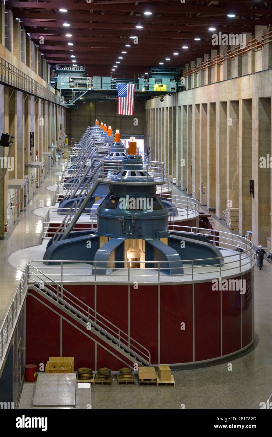 Hydroelectric dam turbine generators hi-res stock photography and ...