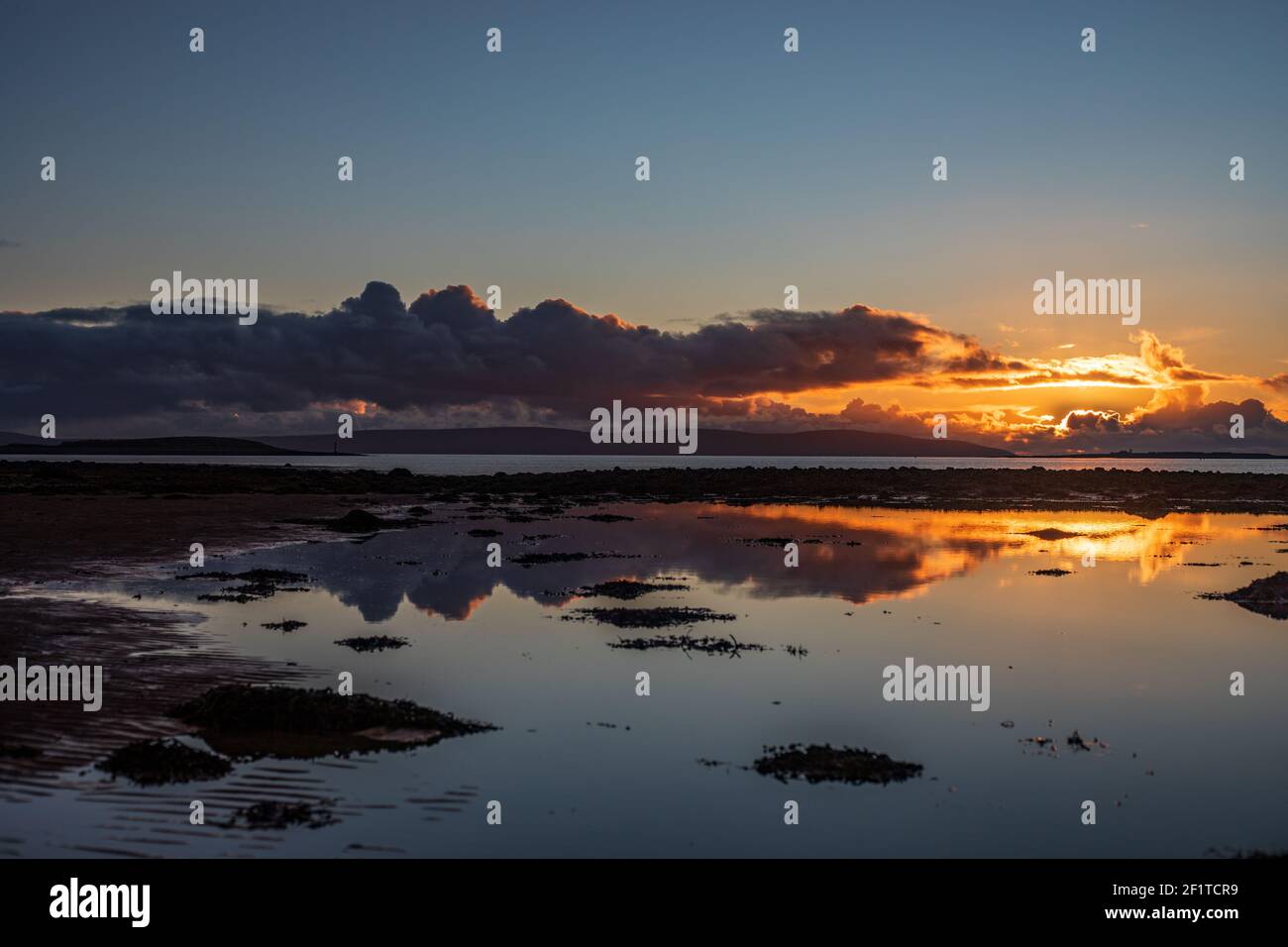 Mirror like reflection in water hi-res stock photography and images - Alamy