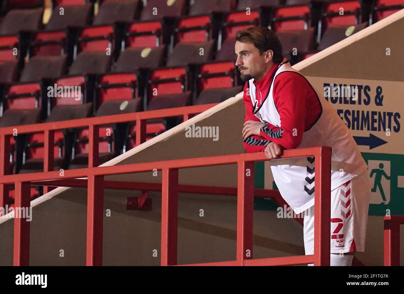 Charlton athletics andrew shinnie hi-res stock photography and images ...